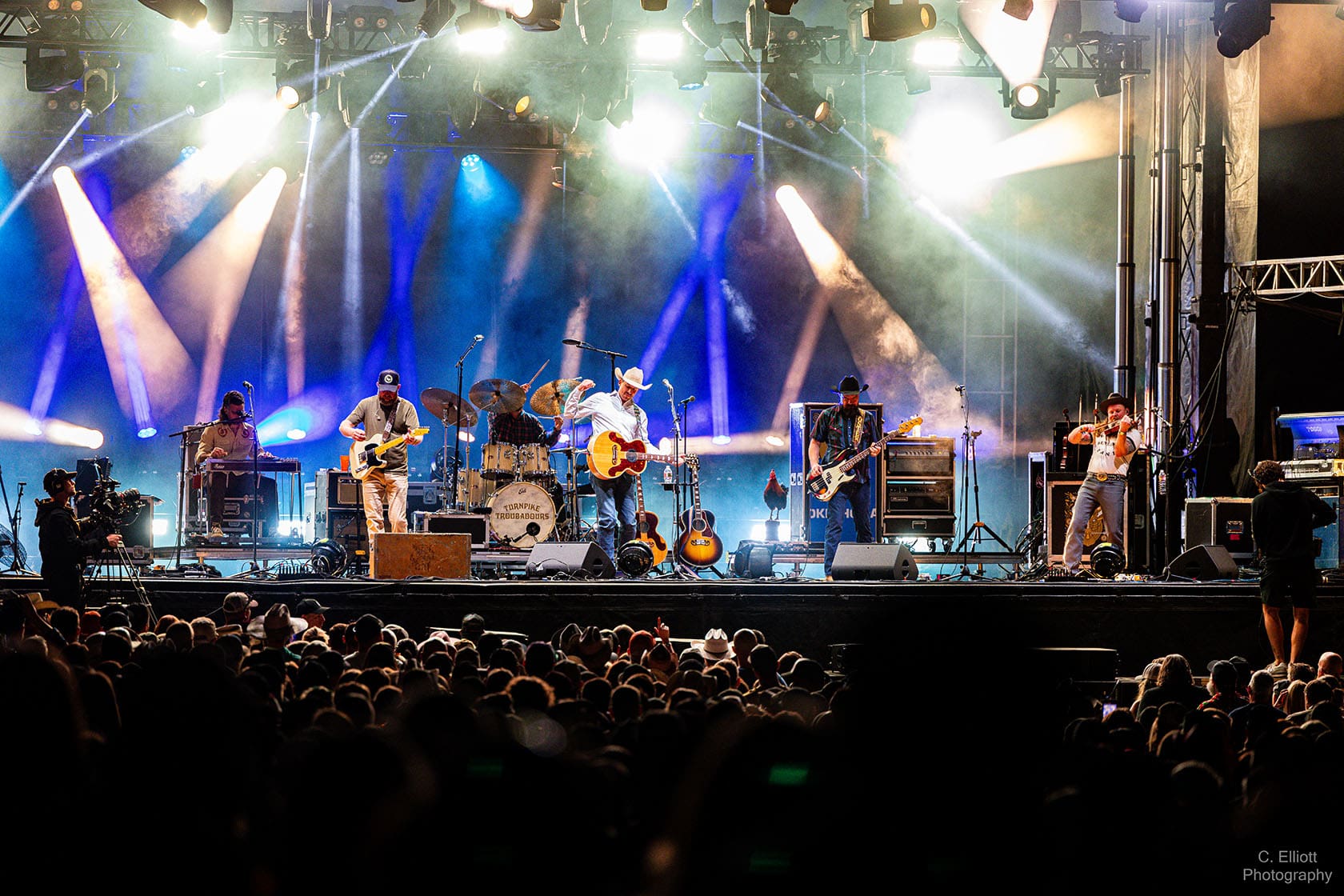 Extra Innings Festival Welcomes Elle King Back To The Stage